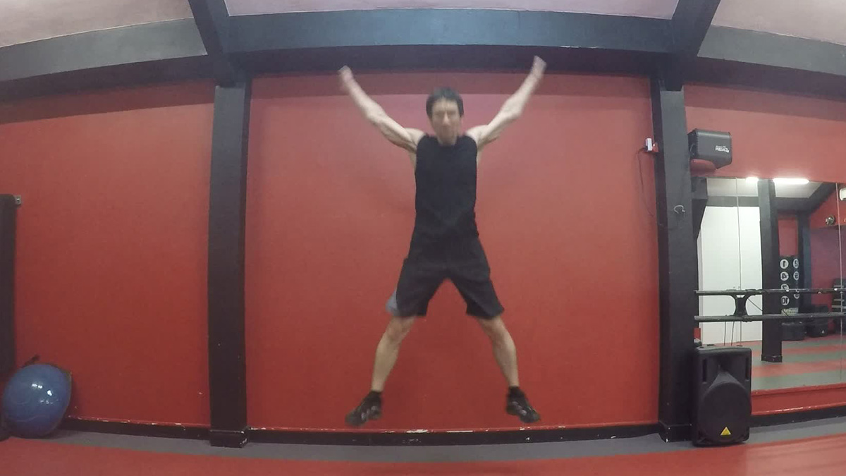 Les Jumping Jacks avec différentes variantes